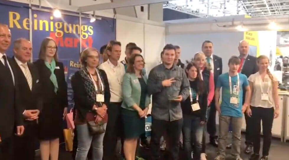 Siegerklasse am Knittler Medien-Messestand | ReinigungsMarkt